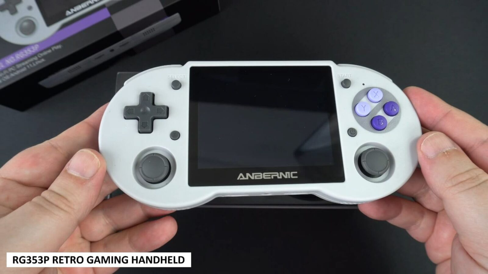 Levantando a tampa, vamos diretamente para o emulador RG353P retro ...