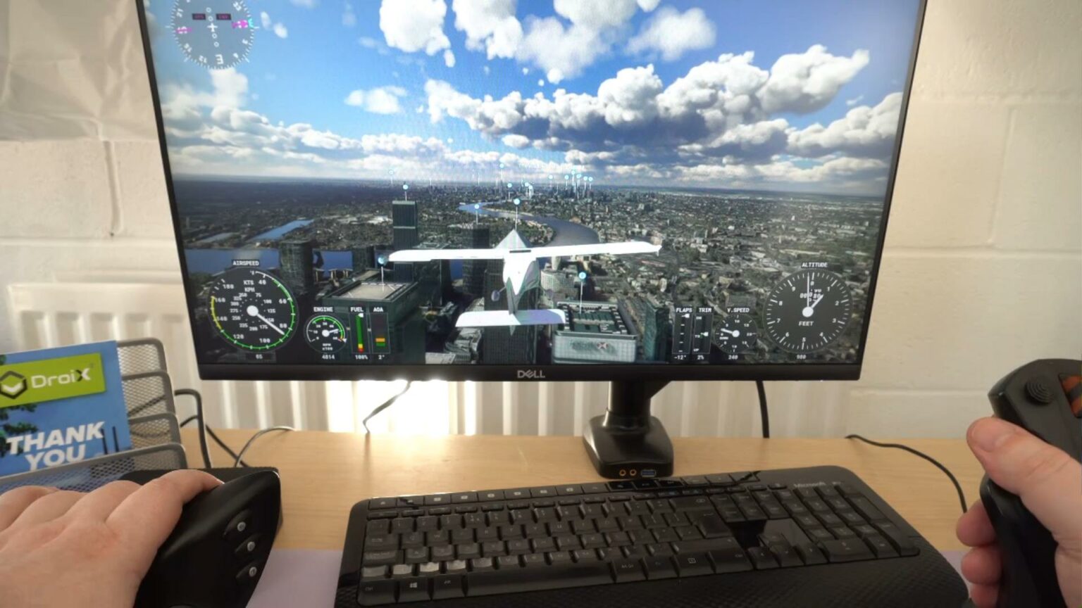 Minisforum UM690 gaming mini PC with Microsoft Flight Simulator - DROIX ...