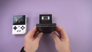 Anbernic RG35XX Plus Review Top View - DROIX Blogs | Latest Technology ...