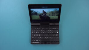 ONE Netbook A1 Pro playing a film - DROIX Blogs | Latest Technology and ...