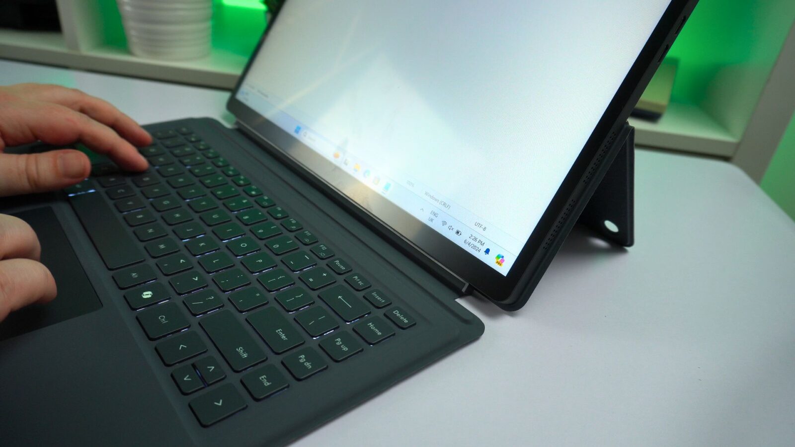 Minisforum V3 review with video – 3-in-1 tablet, laptop and portable ...