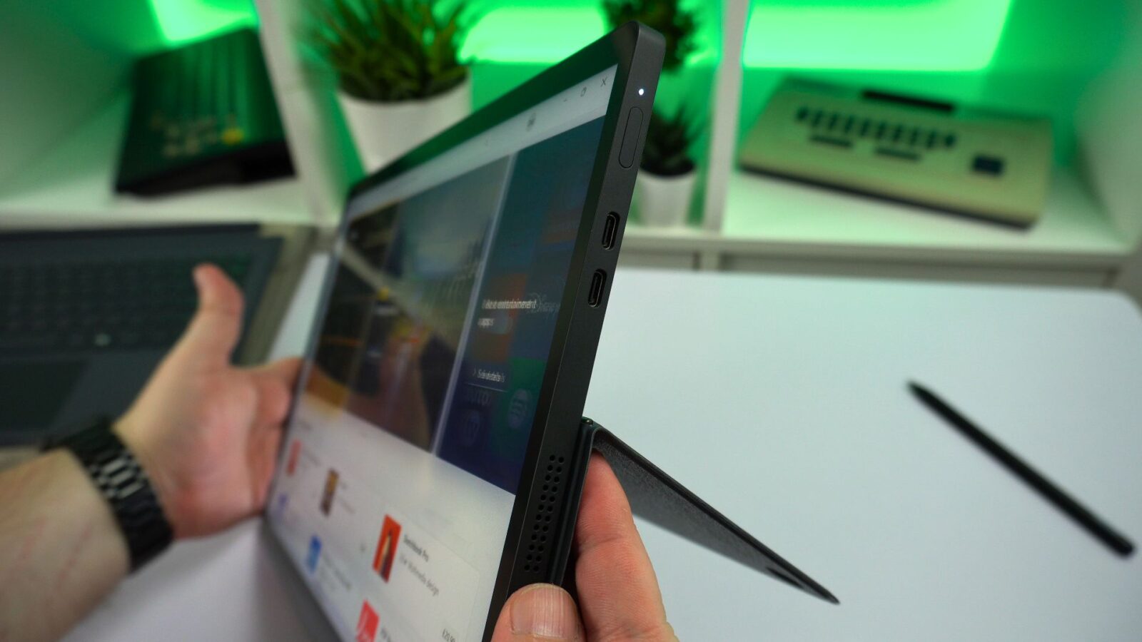 Minisforum V3 review with video – 3-in-1 tablet, laptop and portable ...