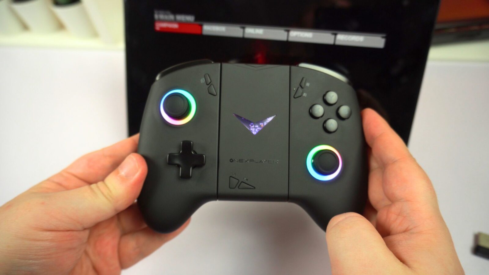 ONEXPLAYER X1 AMD Review – 3-in-1 AMD 8840U powered laptop, tablet ...