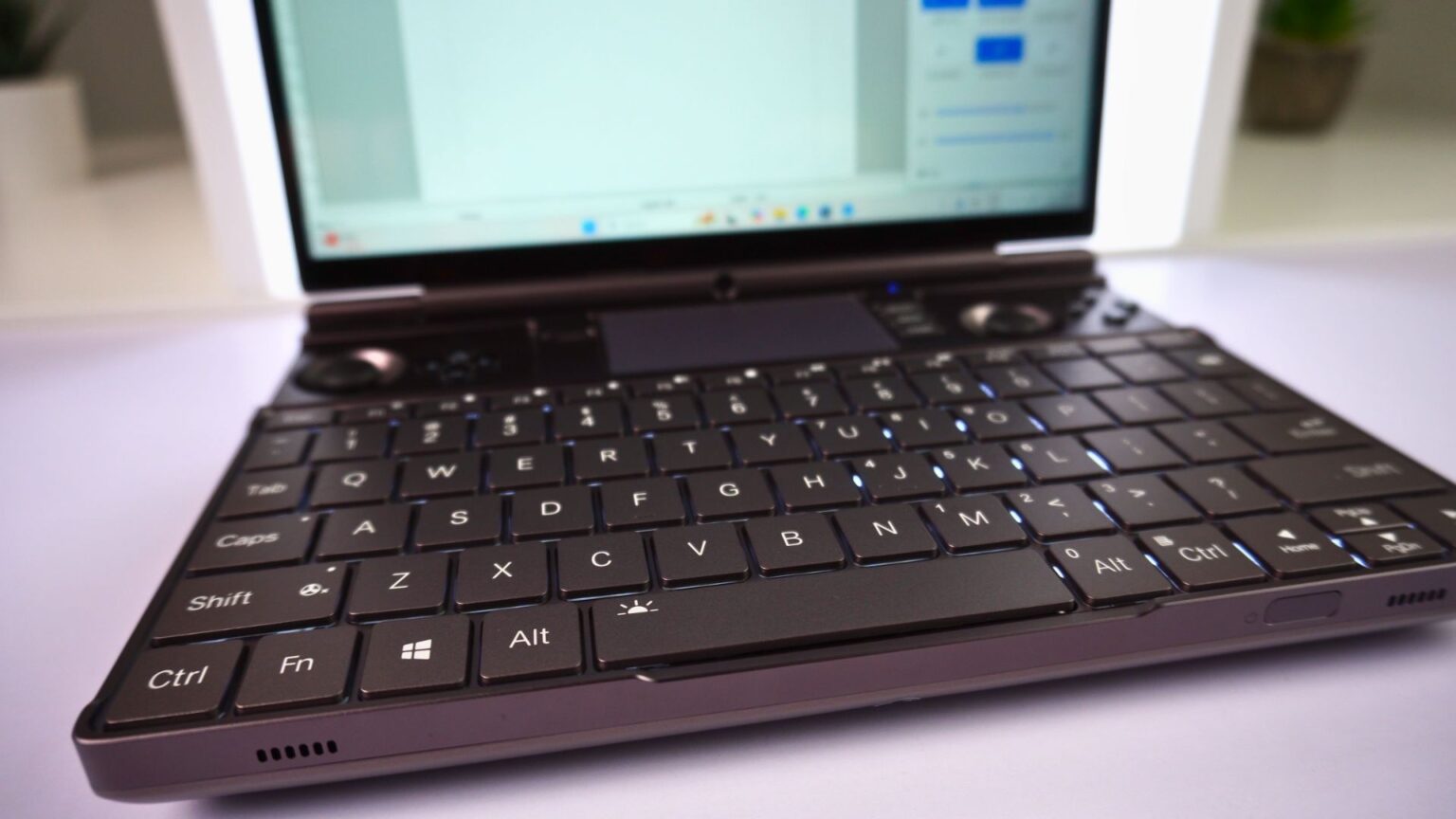 GPD WIN MAX 2 2025 Review – The best handheld gaming PC and mini laptop ...
