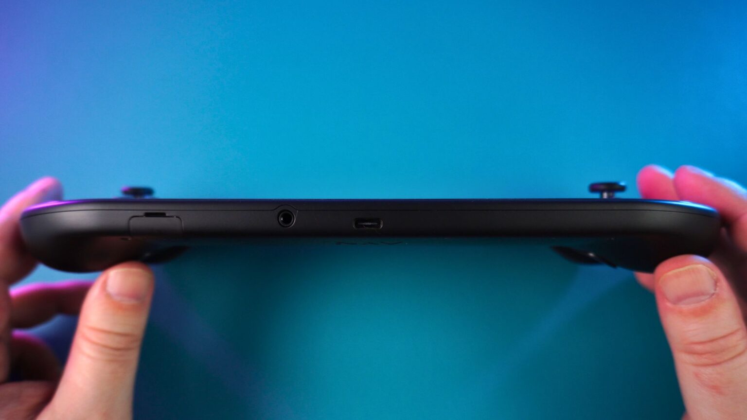 AYN Odin2 Portal Review – Snapdragon 8 powered premium Android gaming ...