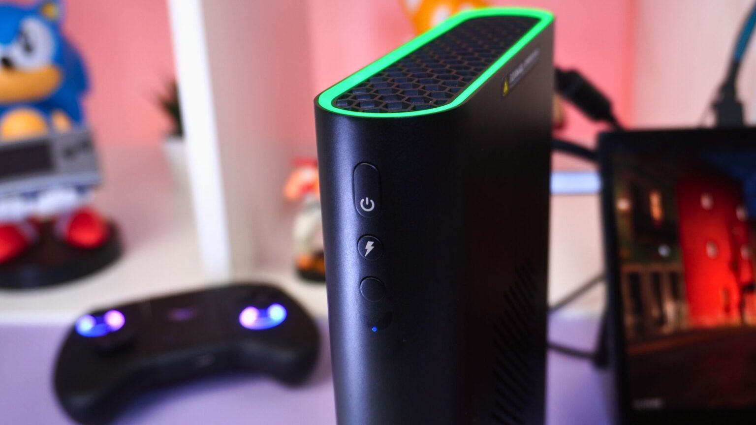 ONEXPLAYER ONEXGPU 2 Review – AMD Radeon RX 7800M eGPU docking station ...