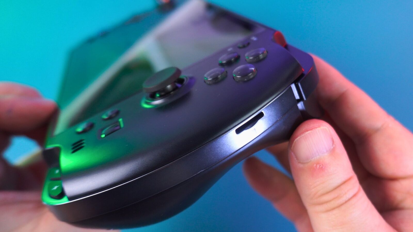 GPD WIN 5 Review: The First Strix Halo Handheld (Ryzen AI Max 395 ...