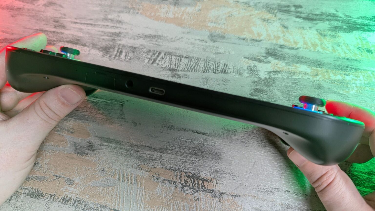 MANGMI Pocket MAX Review: Big AMOLED, Swappable Controls, Tough ...